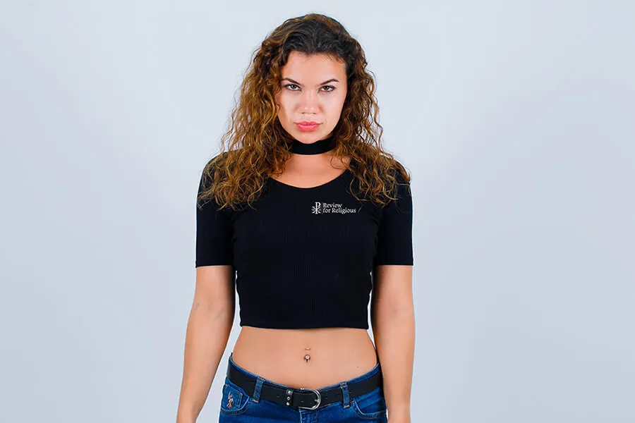 13 Types of Crop Tops: Styles & Fits for 2026